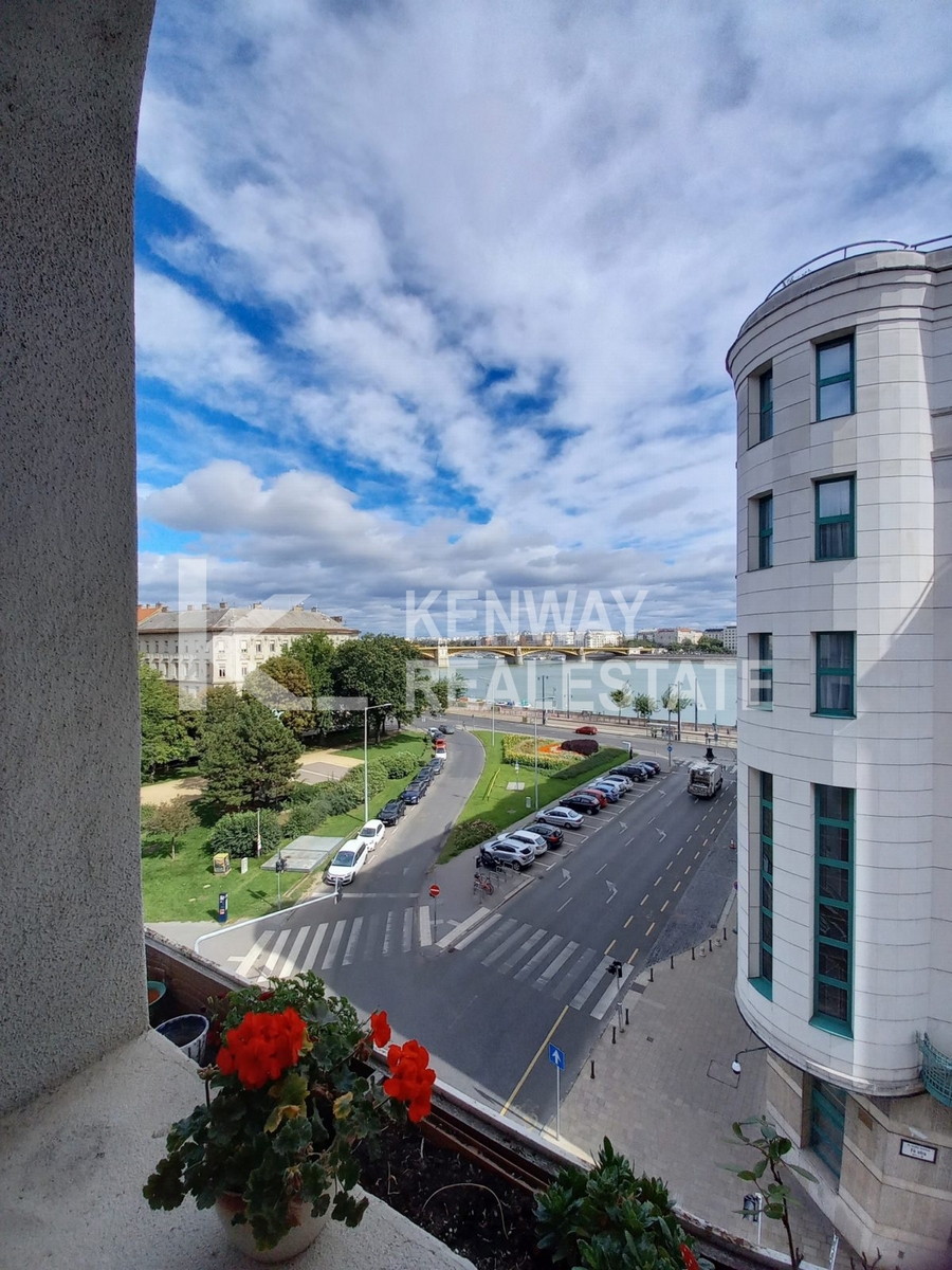 Eladó ingatlan Budapest Bem József utcai lakás Dunai panorámával ...