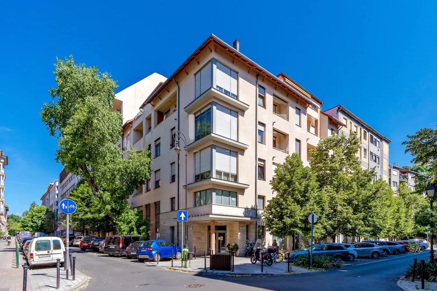Eladó ingatlan Budapest Private clinic for sale in Roham Street ...